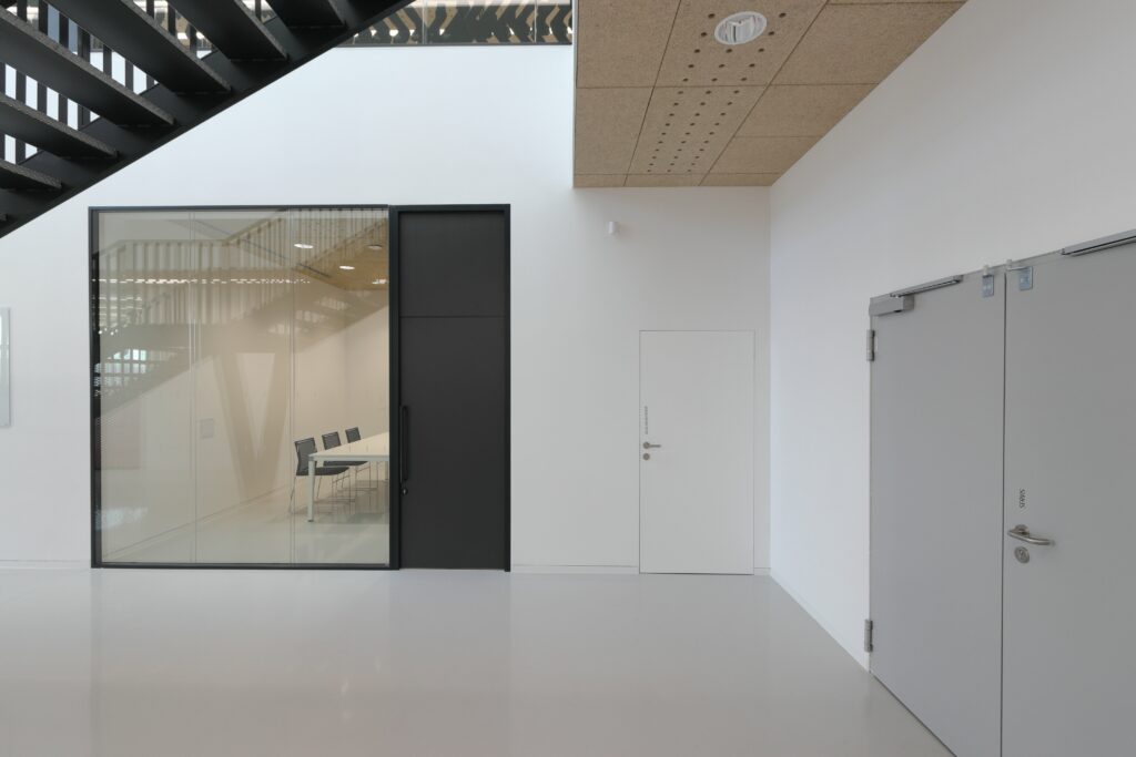 Frameless glass partitions VERTI AERO | VERTI